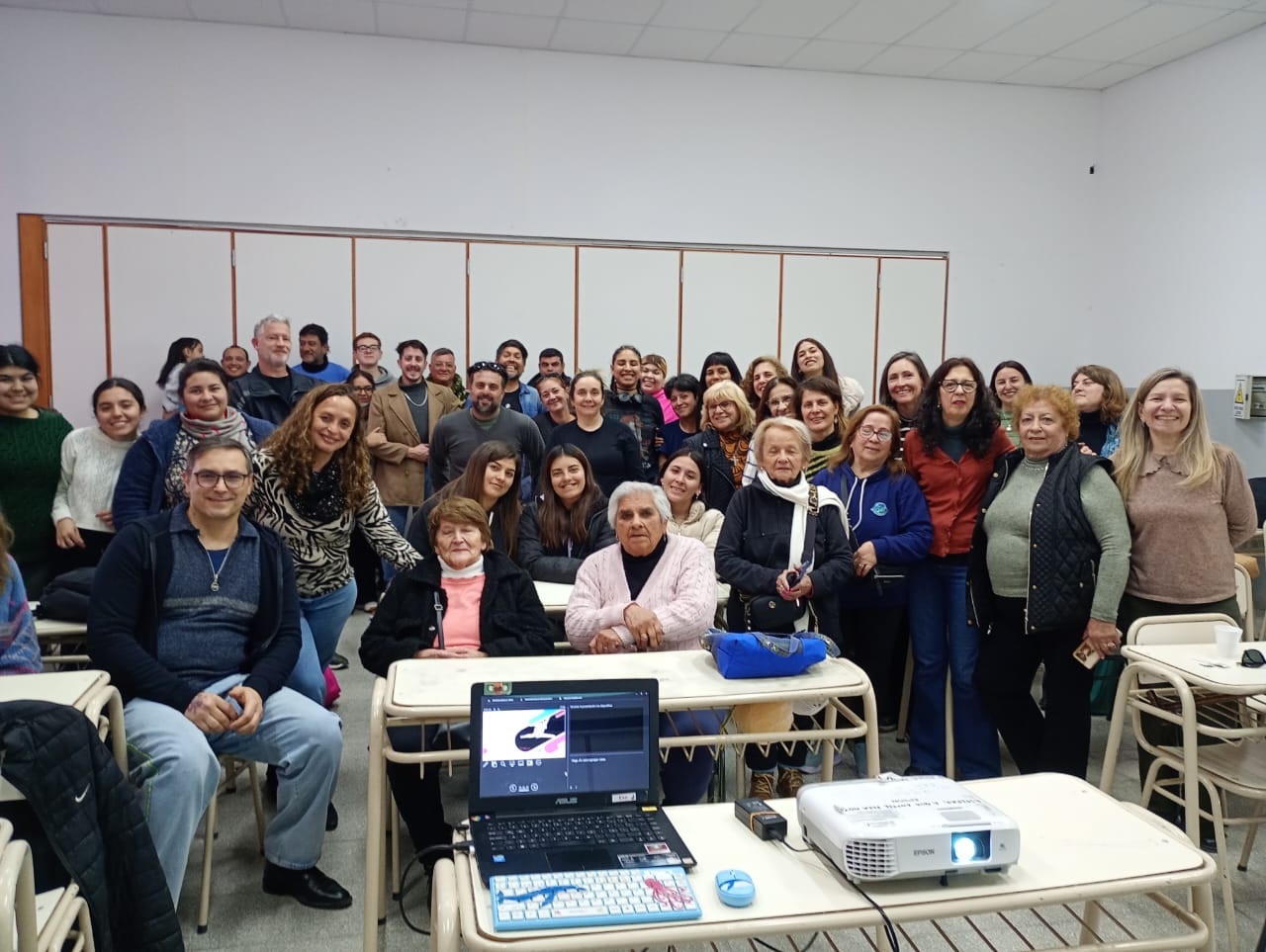 Conversatorios para una vejez activa y respetada en las sedes ...